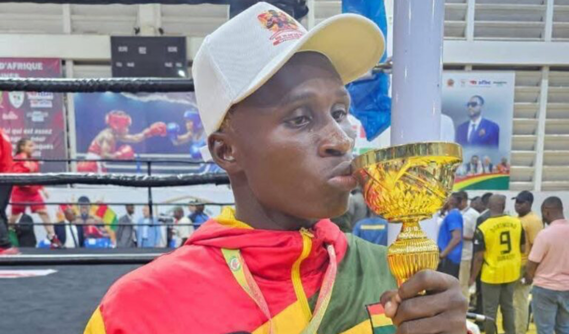 Desmond Pappoe Receives Boxing Ghana Best Amateur Boxer Of The Year ...